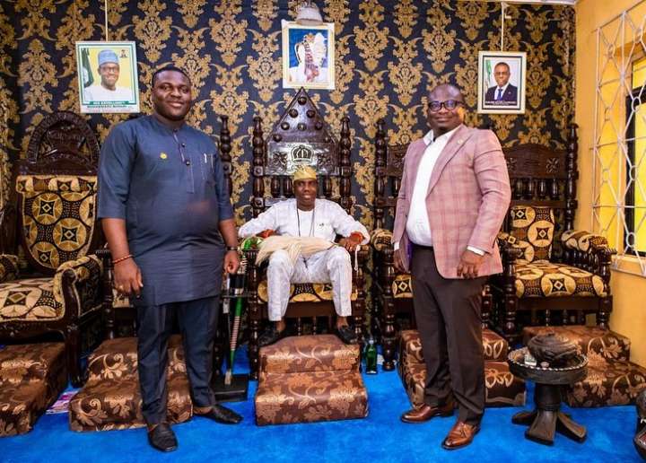 The official visit to Alaiyeluwa Oba Bashiru Abisoye Odesanya the Oloto of Otto and the Mainland ...